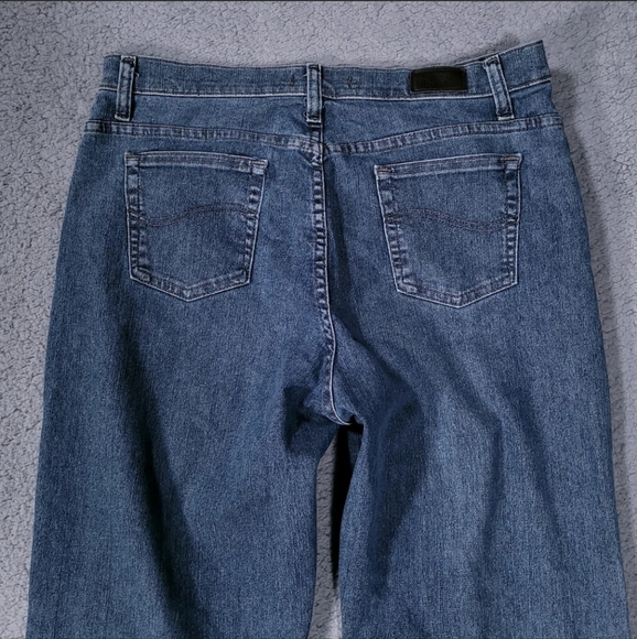 Lee | Jeans | Lee Womens Size 2 Jeans Relaxed Fit High Waist Pockets ...